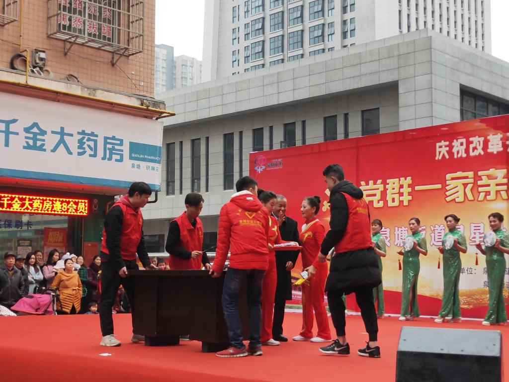 青春志愿，爱在社区”，商学院在行动 湖南省示范性高职学院 湖南现代物流职业技术学院